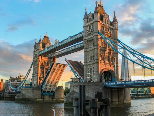 2025年起遊英、經倫敦轉機須申請ETA！一文看清英國ETA申請辦法、費用及注意事項 ｜ AndThen.hk